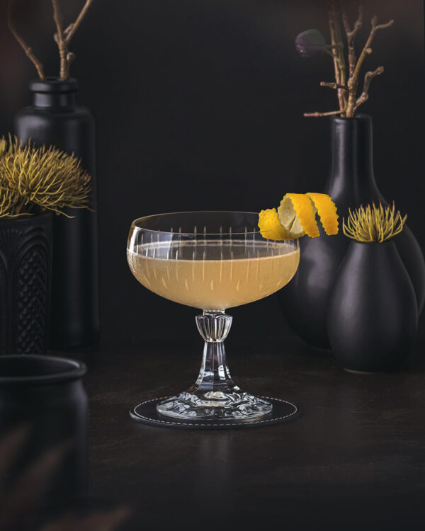Bees Knees Cocktail - Gin Sour with Honey | It's a Drink
